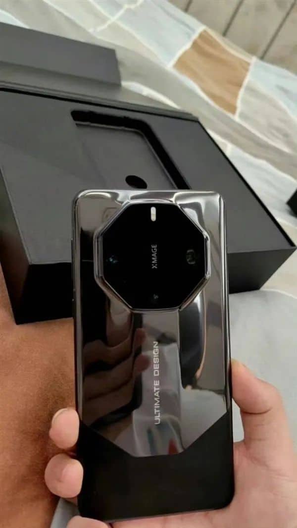 採用八角形鏡頭模組，華為Mate 60 RS 實機曝光！ - MobileMagazine